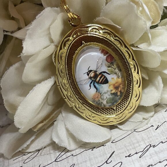 Fancy Fox Boutique | Jewelry | Dainty Cameo Bee Bumble Locket Gold Fall ...